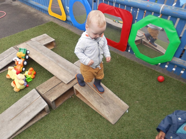 Derbyshire nursery children walk across blocks and planks